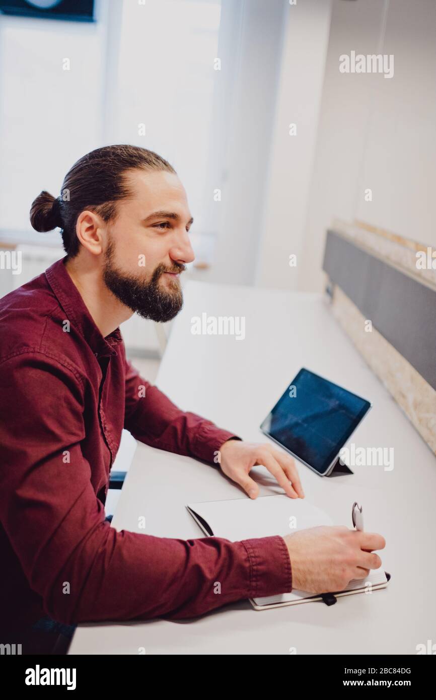 Man bun hi-res stock photography and images - Alamy
