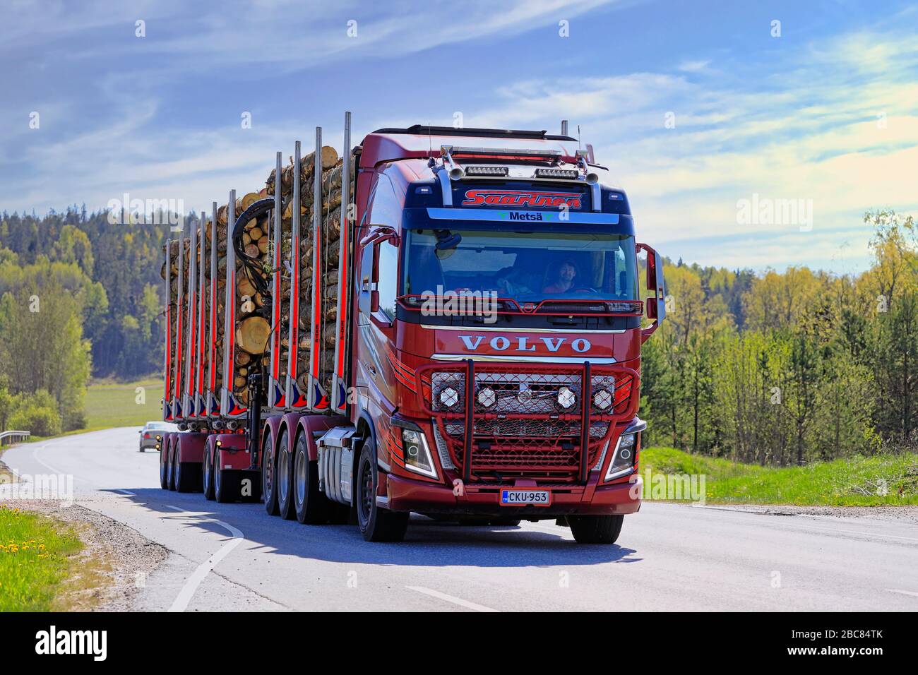 Red Volvo FH16 750 logging truck of Kuljetusliike Seppo Saarinen ...