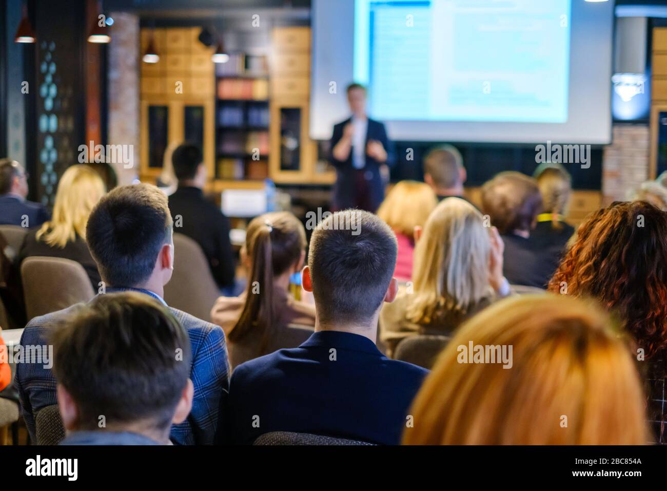 Audience listens lecturer at workshop in conference hall Stock Photo - Alamy