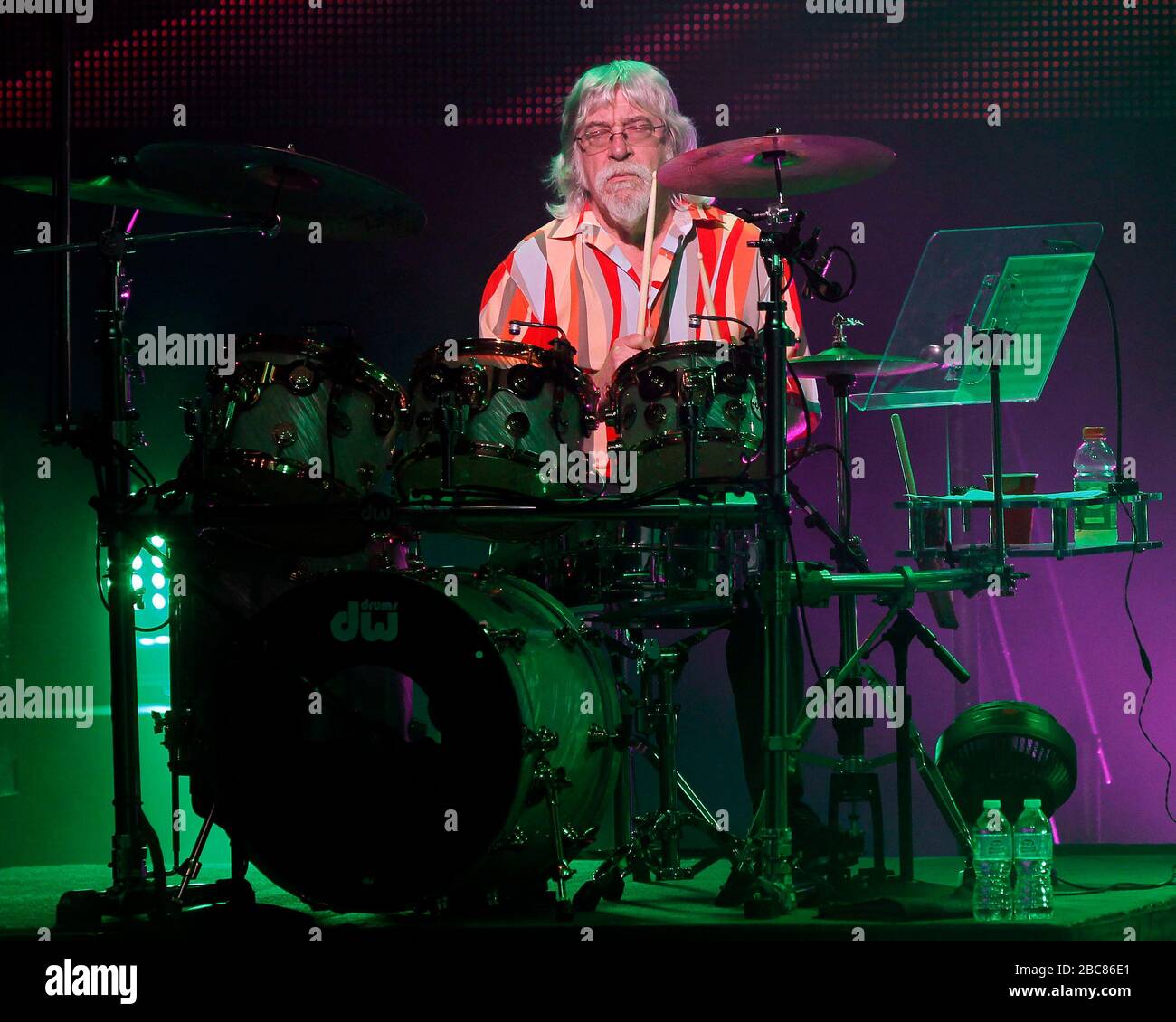 Moody Blues drummer Graeme Edge performs with Justin Hayward, John ...