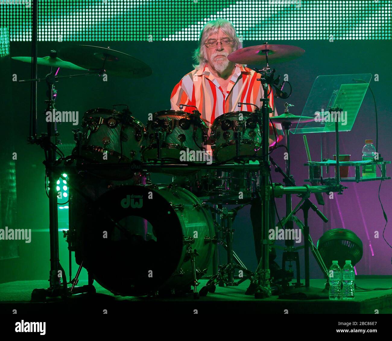 Moody Blues drummer Graeme Edge performs with Justin Hayward, John ...