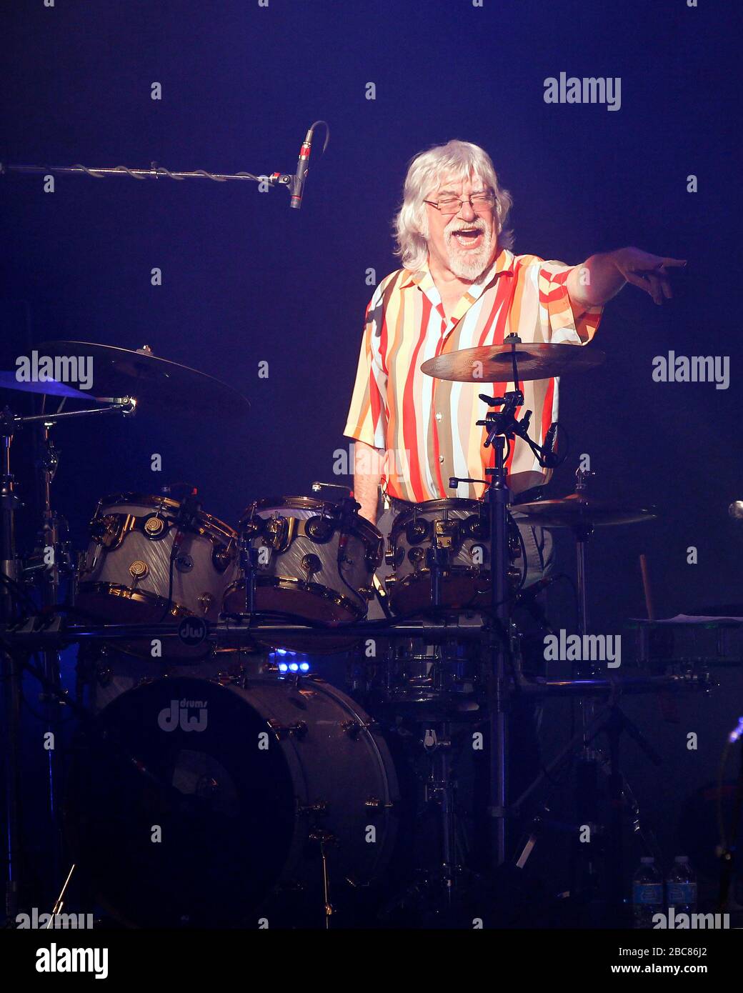 Moody Blues drummer Graeme Edge performs with Justin Hayward, John ...
