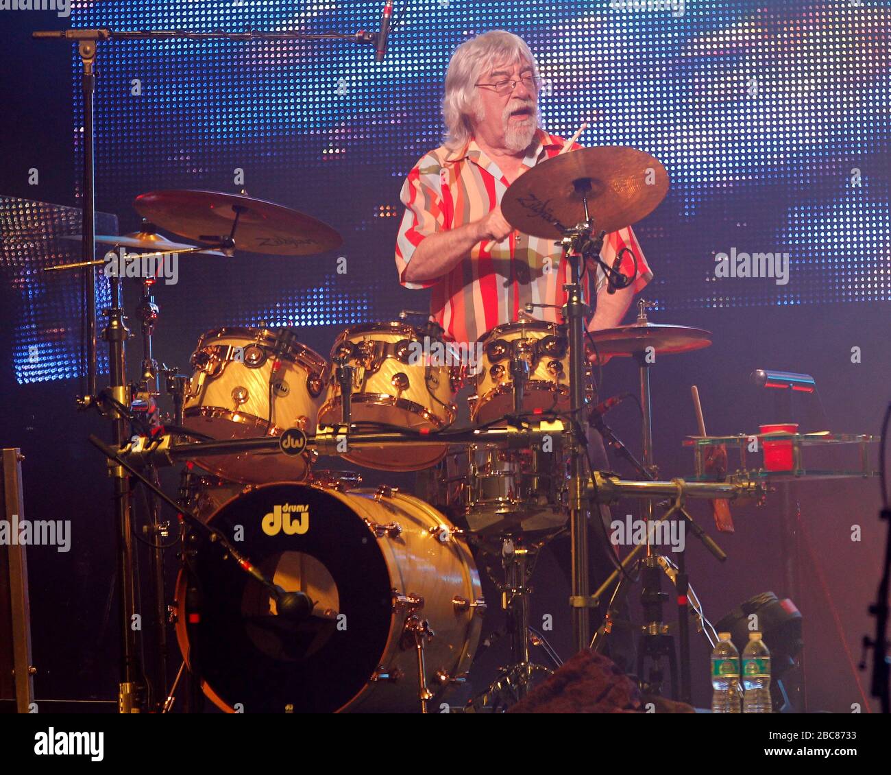 Moody Blues drummer Graeme Edge performs with Justin Hayward, John ...