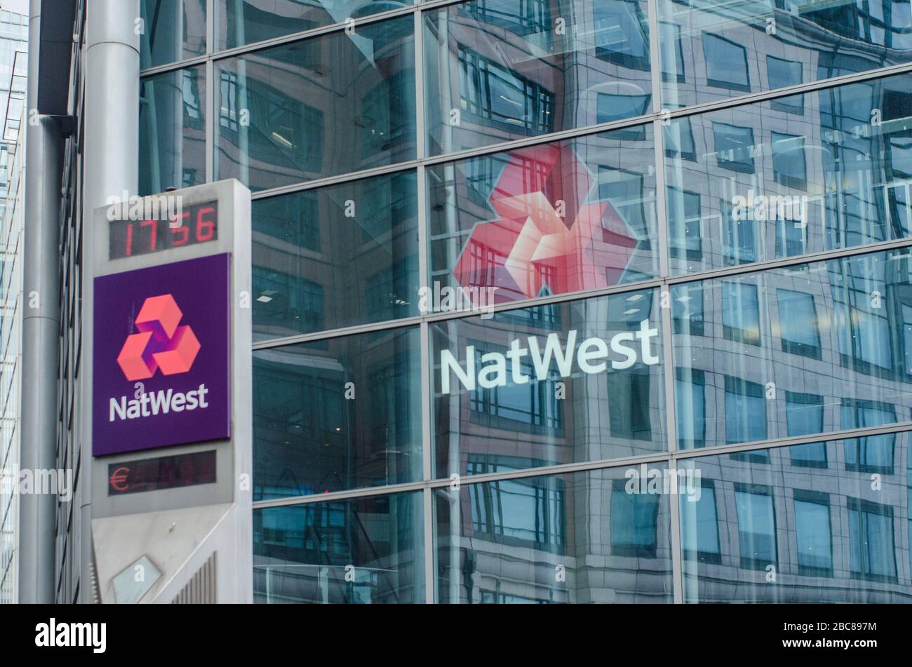 Natwest- British hgih street bank branch, exterior logo / signage ...