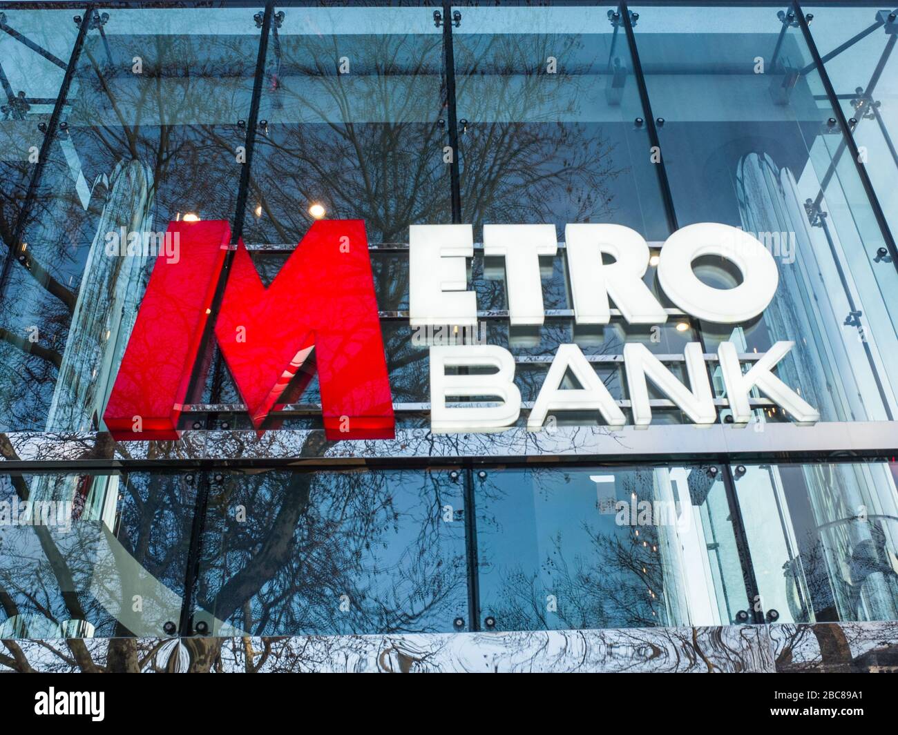 Metro Bank- modern British high street retail & commercial bank ...