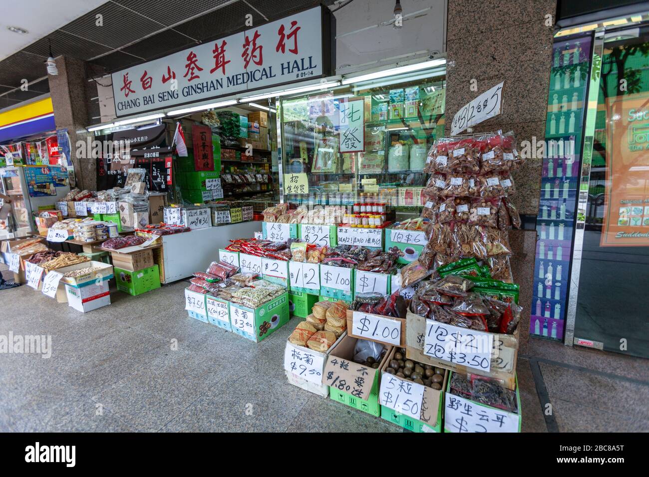 Chang Bai Seng Ginshan Medical Hall in Chinatown, Singapore Stock Photo ...