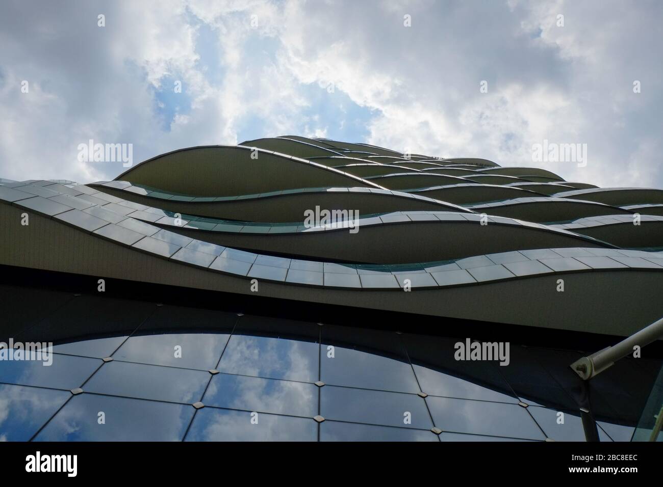 Curve wave facade hi-res stock photography and images - Alamy