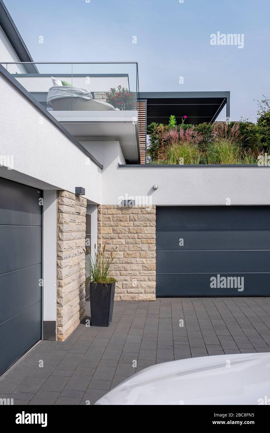 Terrace house with garage hi-res stock photography and images - Alamy