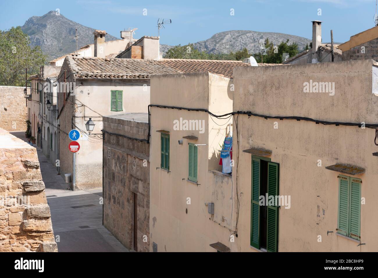 Spanish style roof hi-res stock photography and images - Alamy