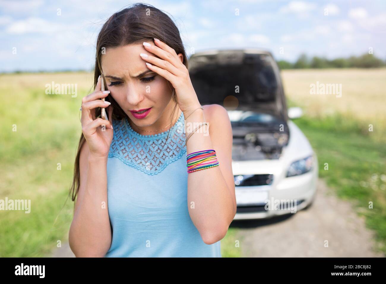 Broken car repair hi-res stock photography and images - Alamy
