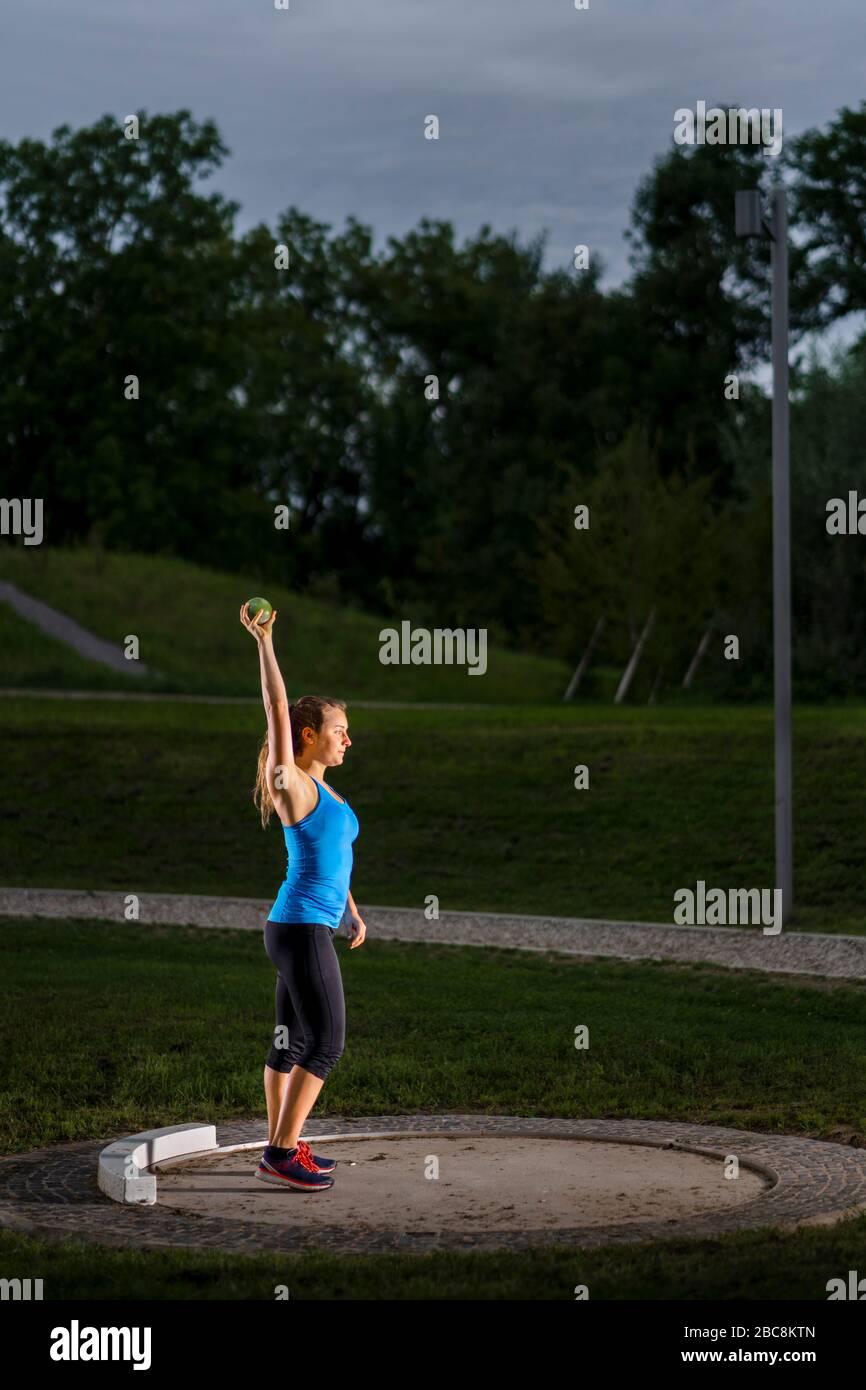 Shot put athletics hi-res stock photography and images - Alamy