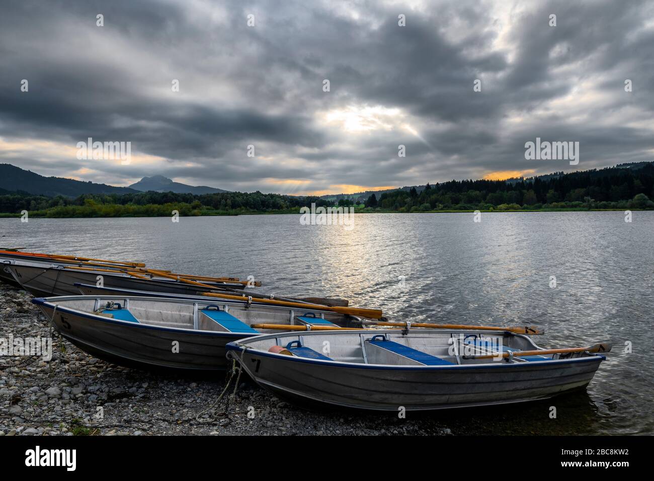 Extreme weather boats hi-res stock photography and images - Alamy