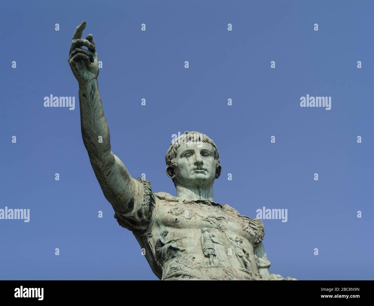 Statue of naples hi-res stock photography and images - Alamy