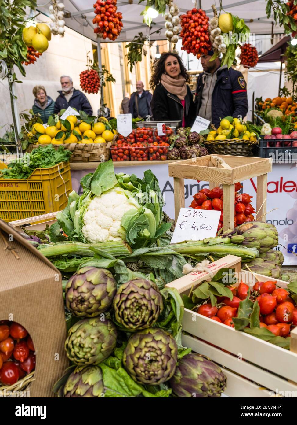 Fruits and vegetables on the market in Naples Stock Photo - Alamy