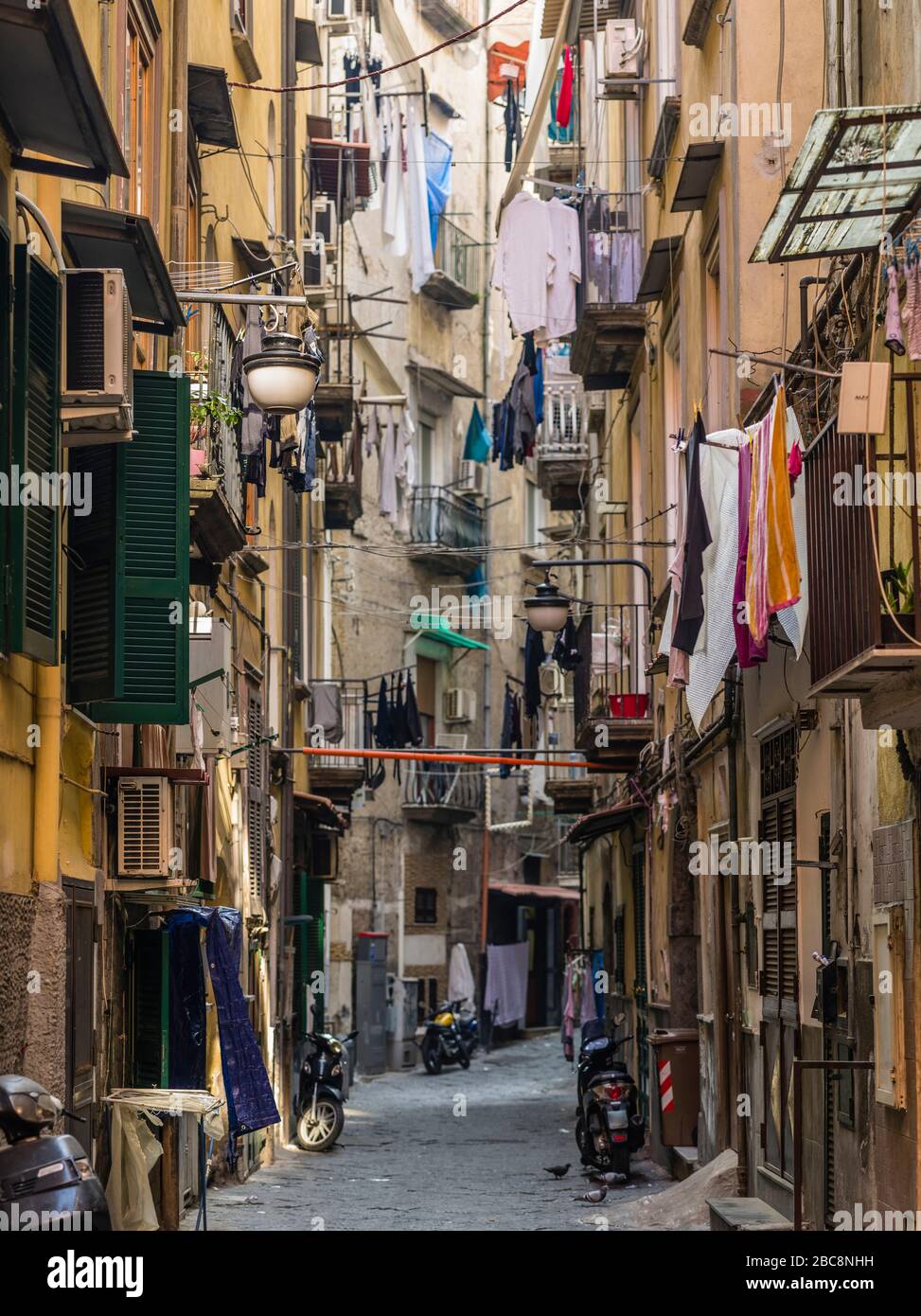 Wash line alley hi-res stock photography and images - Alamy