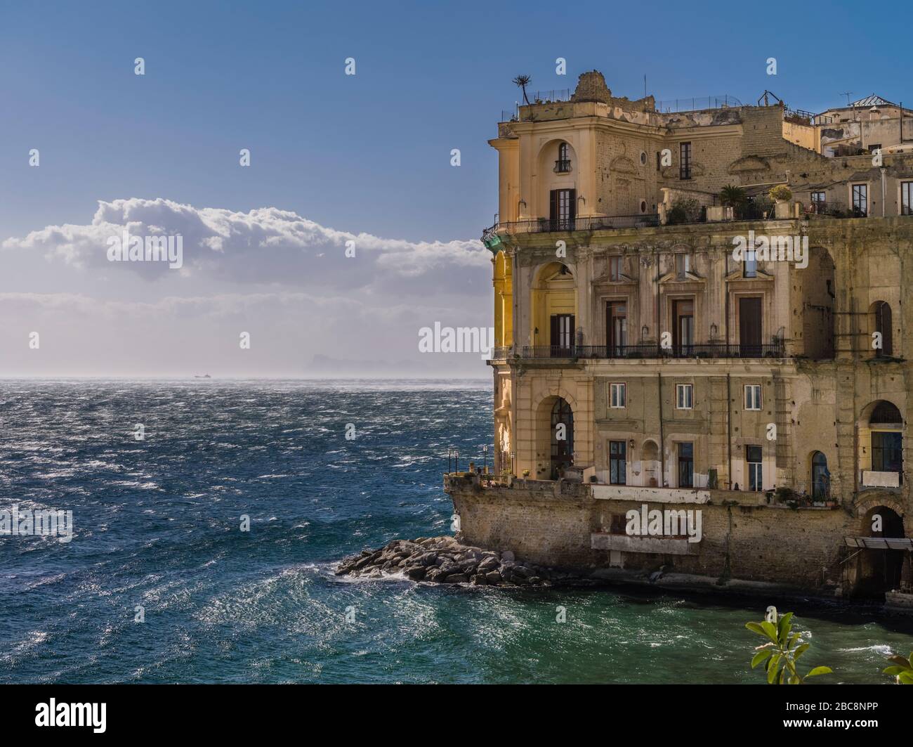 Empty mansions hi-res stock photography and images - Alamy