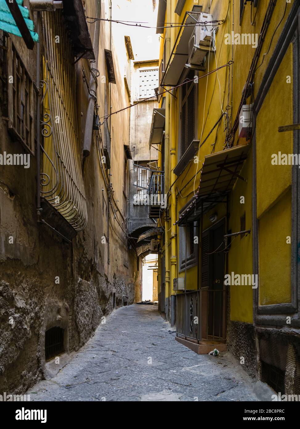 Wash line alley hi-res stock photography and images - Alamy