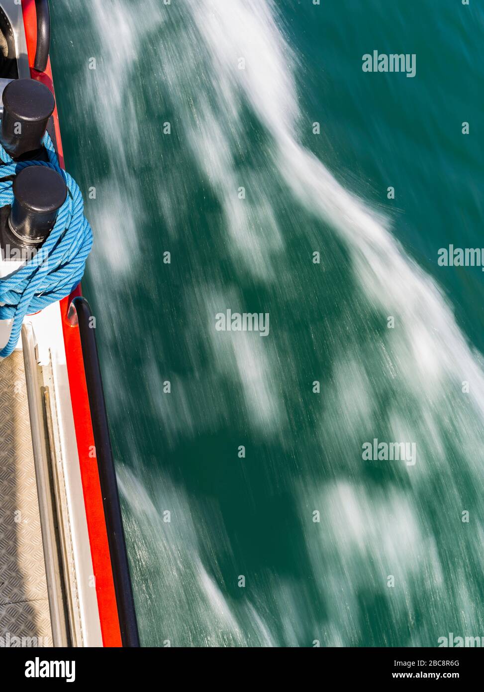 Ship, bow wave, detail Stock Photo - Alamy