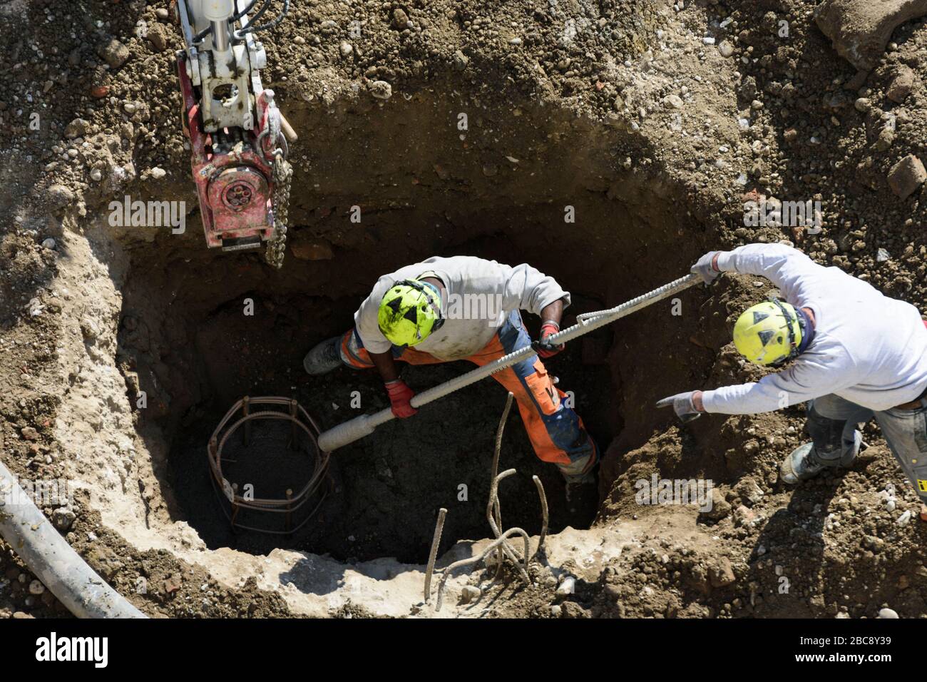 Wien, Vienna: work at construction site, worker press reinforcement ...