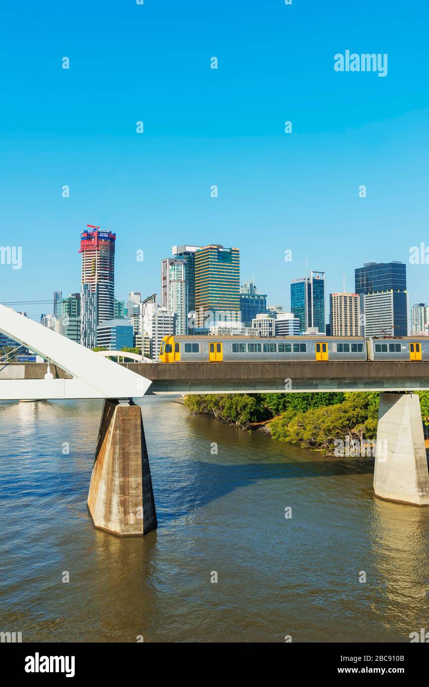 Skyline of Central Business District (CBD) and Brisbane River, Brisbane ...