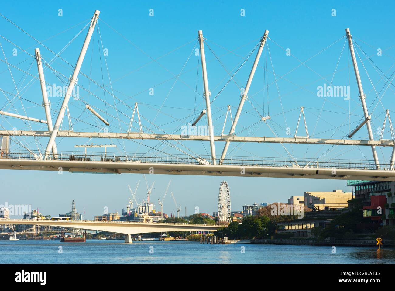 Kurilpa bridge, footbridge crossing the Brisbane River, Brisbane ...