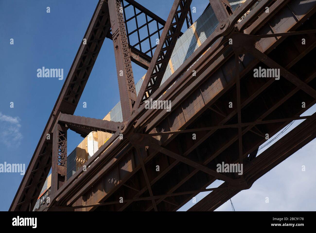 MacArthur Railroad bridge crosses the Mississippi from St. Louis ...