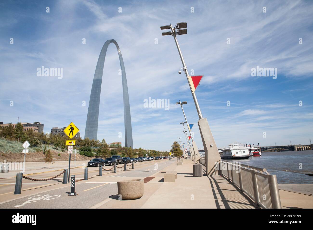 View of Gateway Arch in St. Louis as seen from along the Mississippi ...