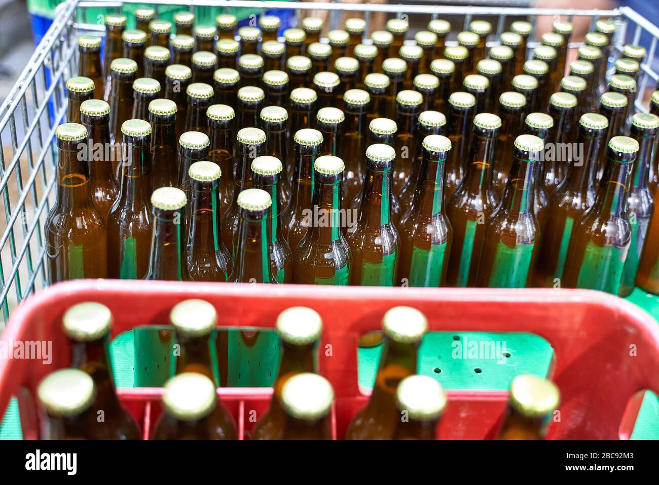 Machine filling cereal box hi-res stock photography and images - Alamy