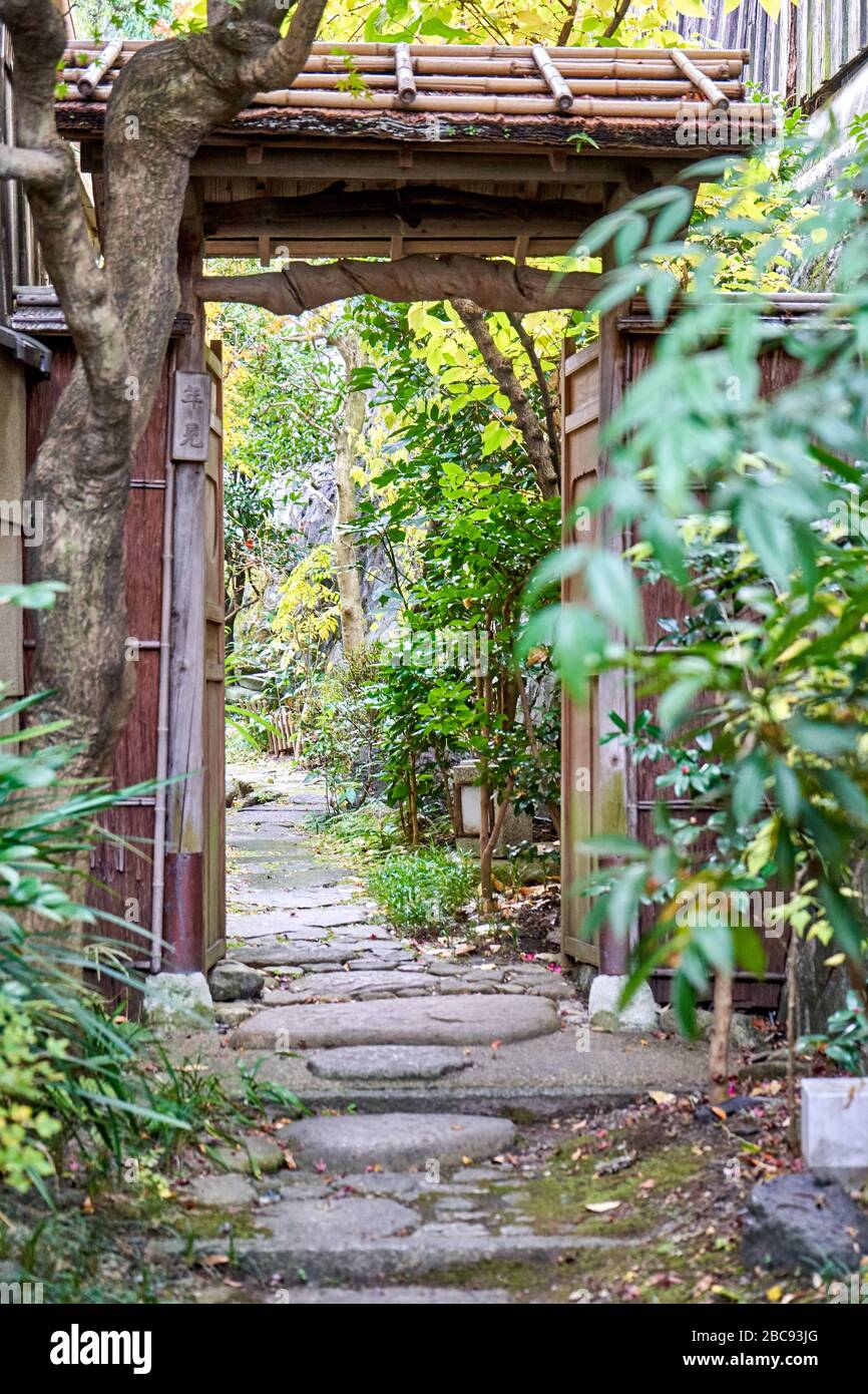 Japanese garden stone path hi-res stock photography and images - Alamy