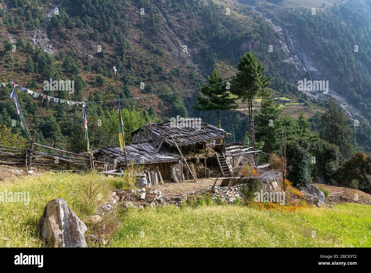 Mountain hut on the way to Samagon Stock Photo - Alamy