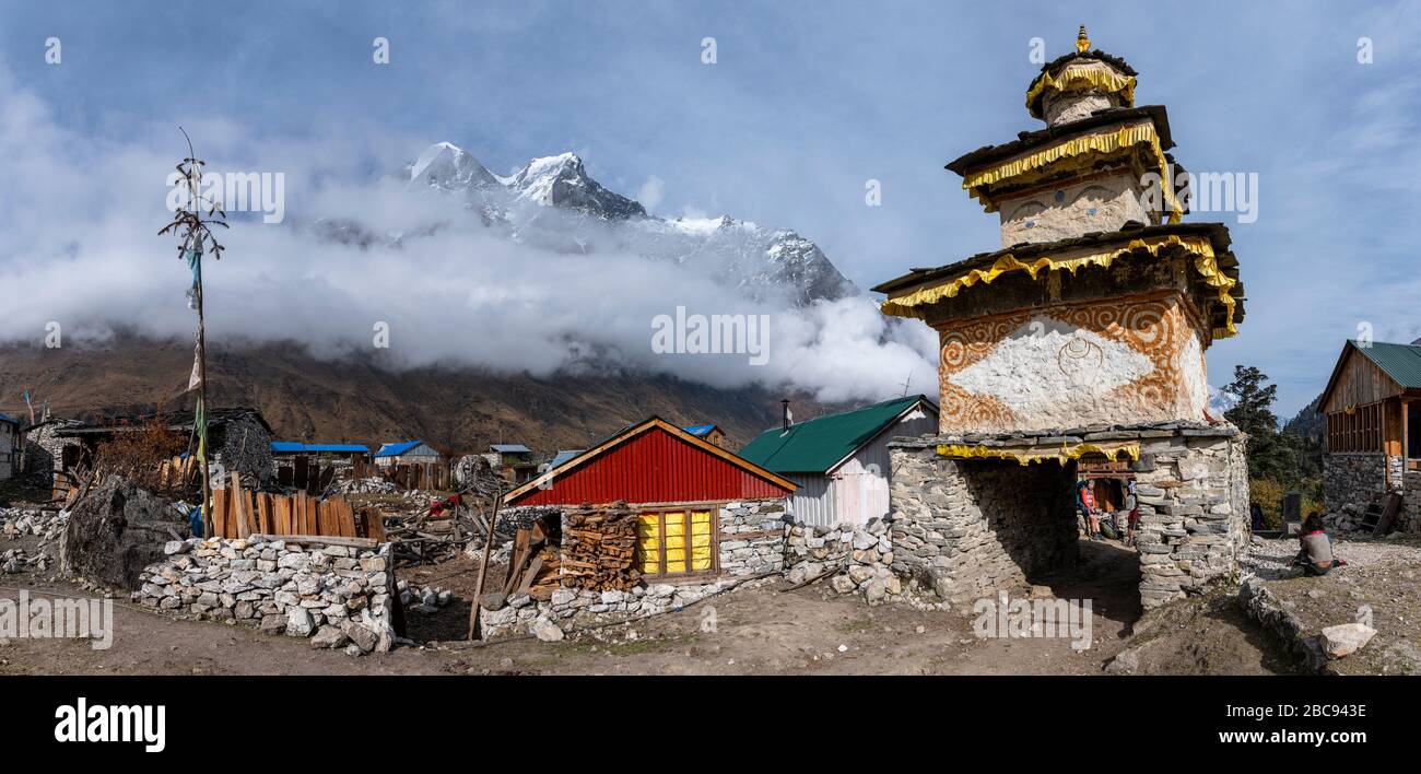 Panorama shot of Shyala in Nepal, Manaslu Circuit Stock Photo - Alamy