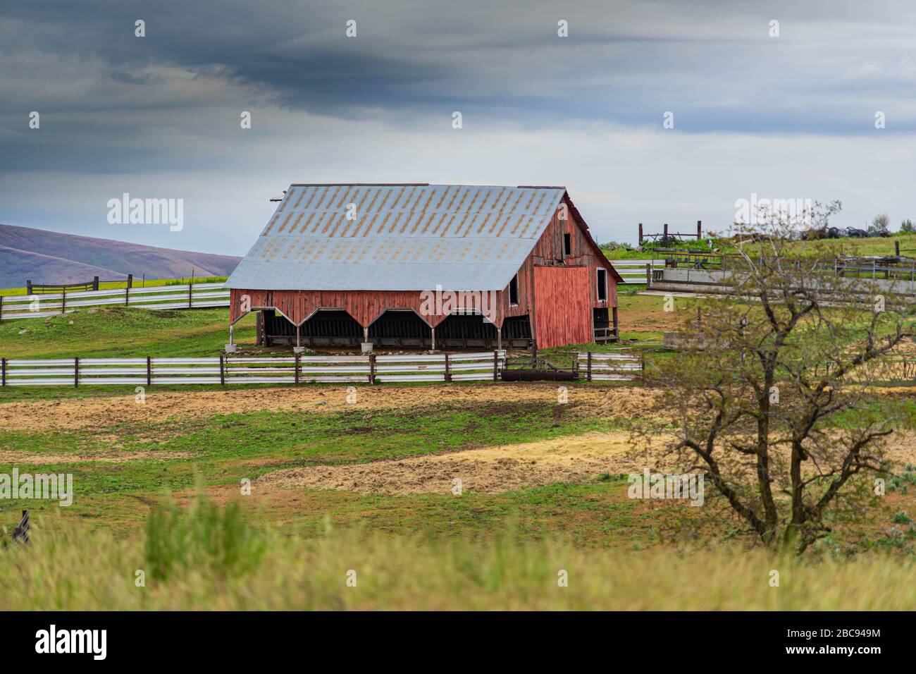 Old barns usa hi-res stock photography and images - Alamy