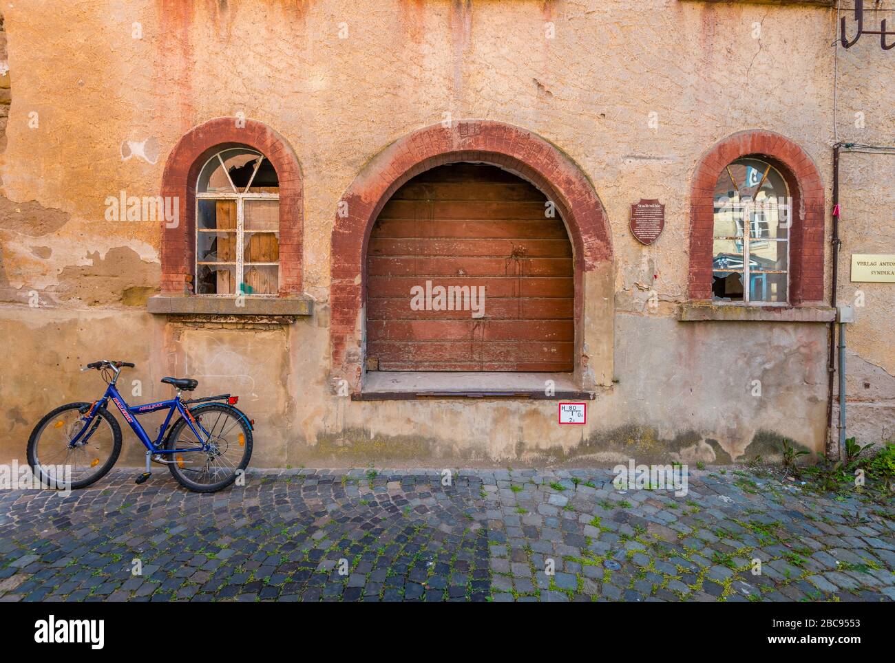 Loading ramp in the historic old town of Meisenheim am Glan, well ...