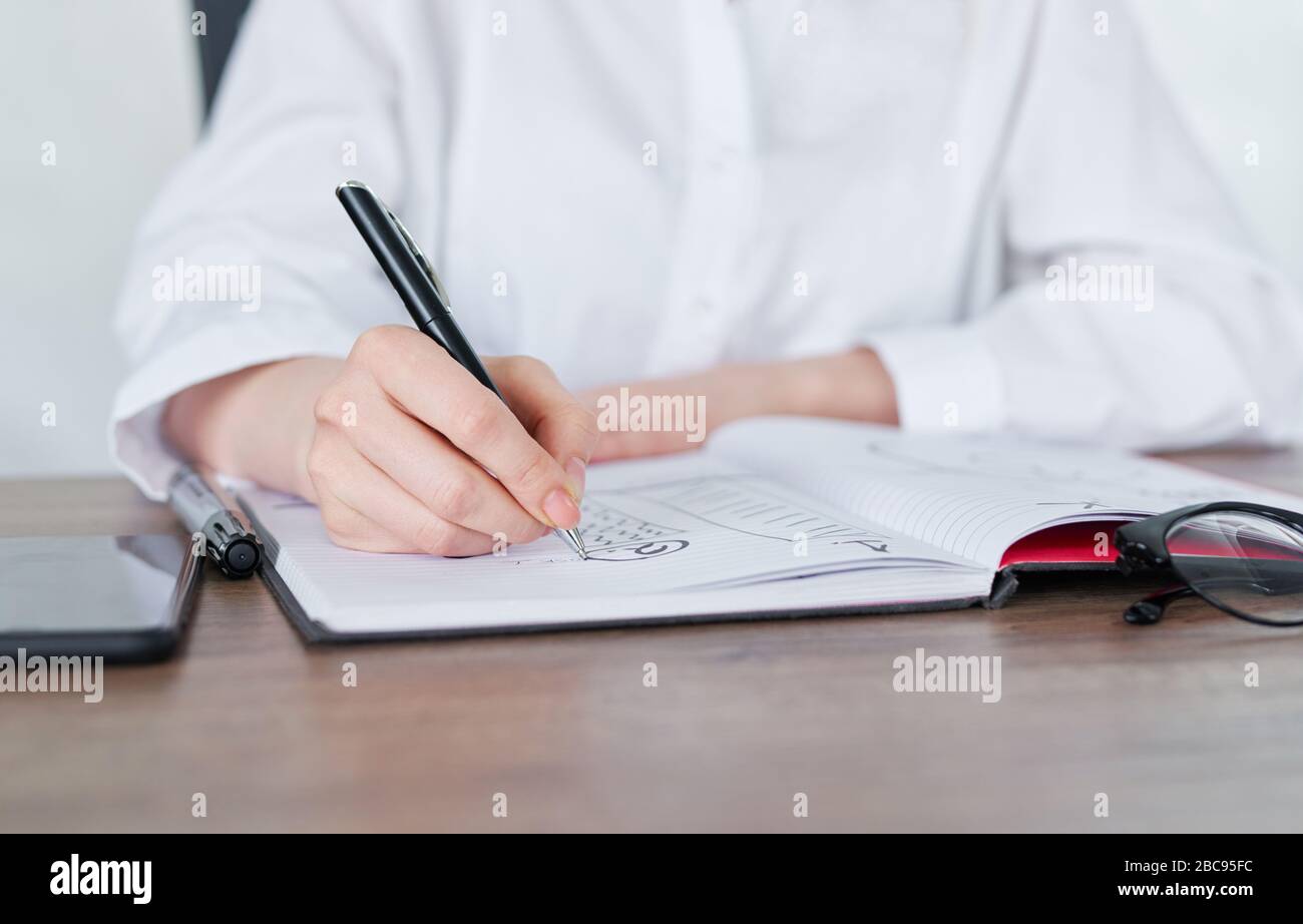 Woman thinking with pen pencil hi-res stock photography and images - Alamy