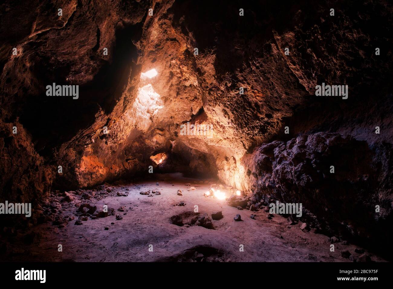 Mojave desert lava tube hi-res stock photography and images - Alamy