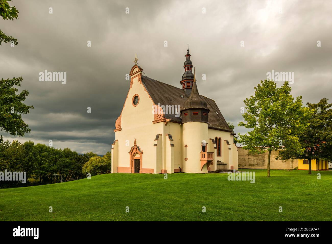 St. Laurenzikirche in Laurenziberg, Rheinhessen, memorial of the ...