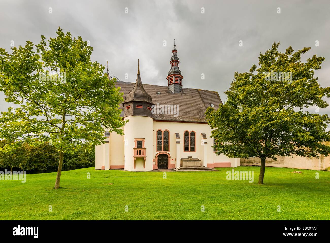 St. Laurenzikirche in Laurenziberg, Rheinhessen, memorial of the ...