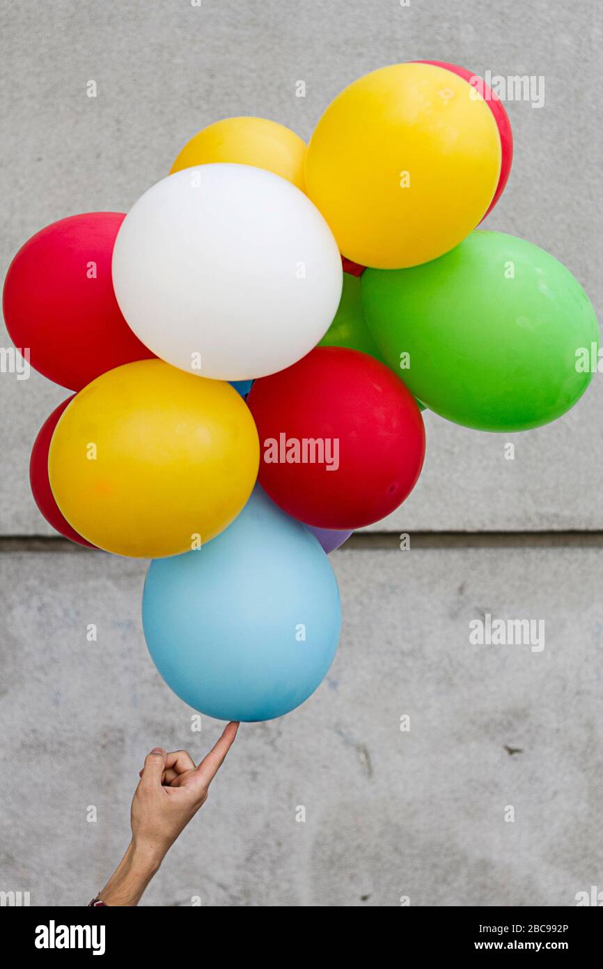 hand balancing a lot of balloons Stock Photo - Alamy
