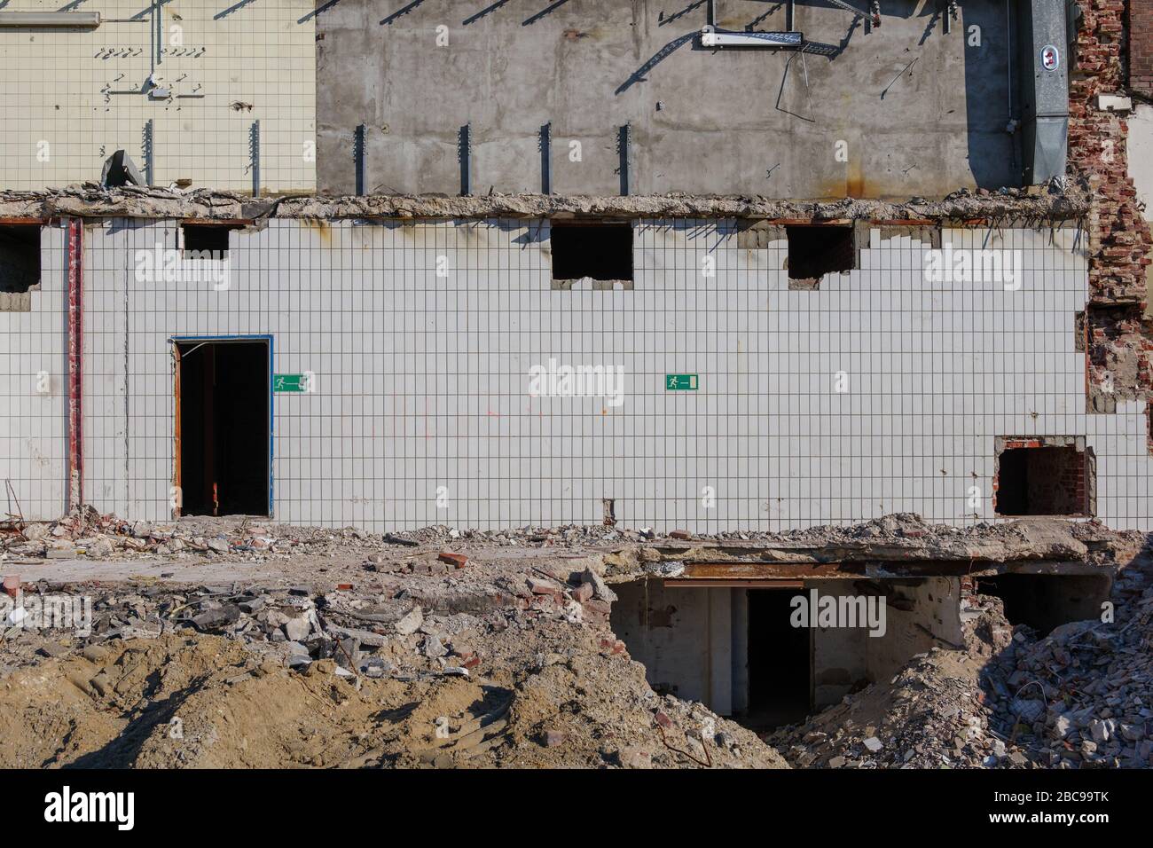Construction site side door hi-res stock photography and images - Alamy