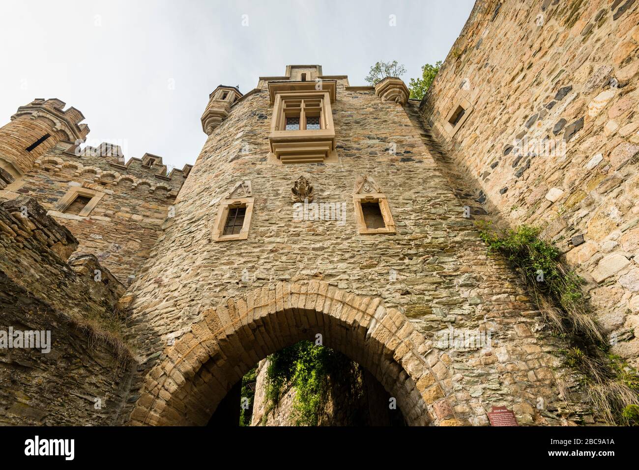 Medieval bailey gate hi-res stock photography and images - Alamy