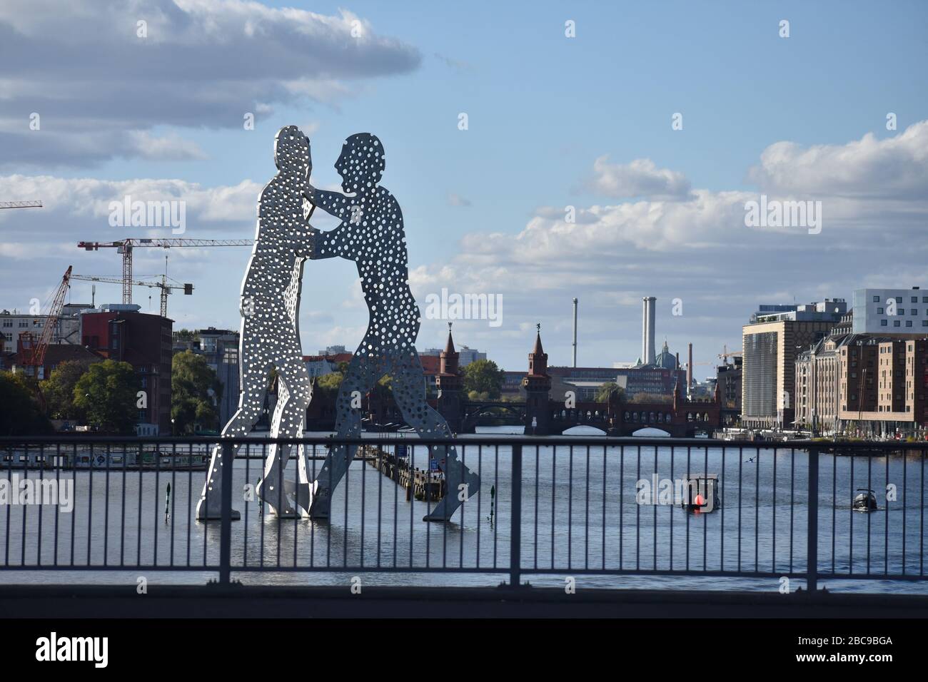 Berlin modern sculpture molecule man hi-res stock photography and ...