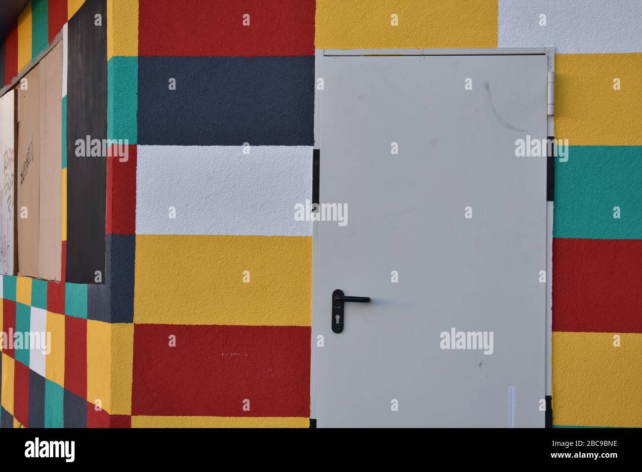 Checkered building colorful in Kreuzberg Berlin Stock Photo - Alamy