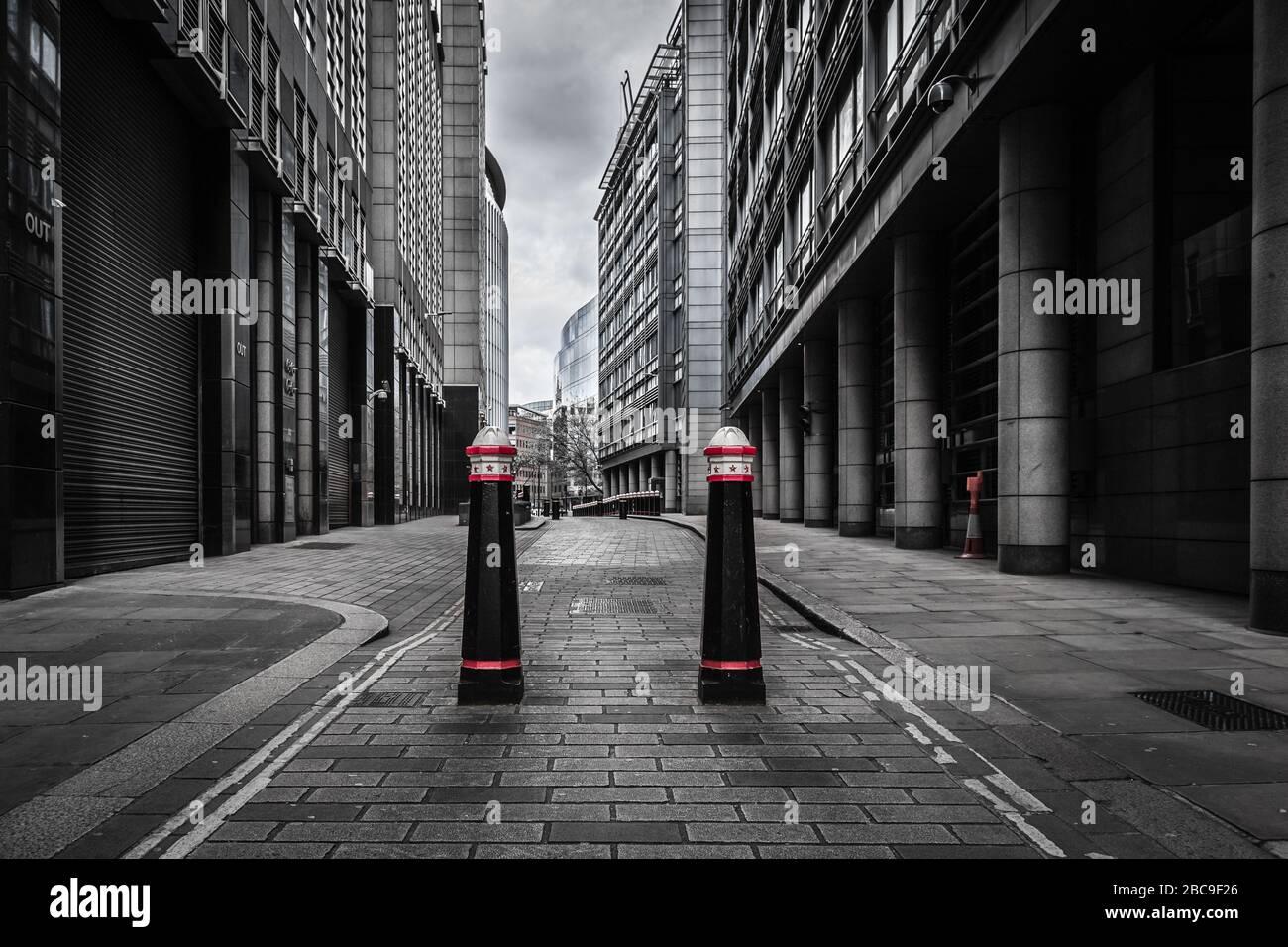 A deserted street in the city of London during the coronavirus pandemic ...