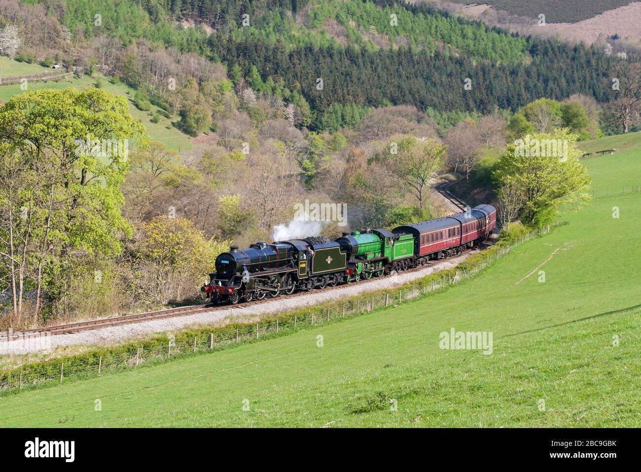 A steam train on the Llangollen railway Stock Photo - Alamy