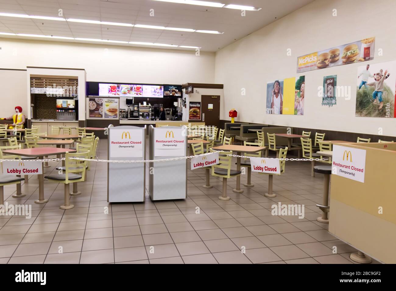 Inside walmart supermarket hi-res stock photography and images - Alamy