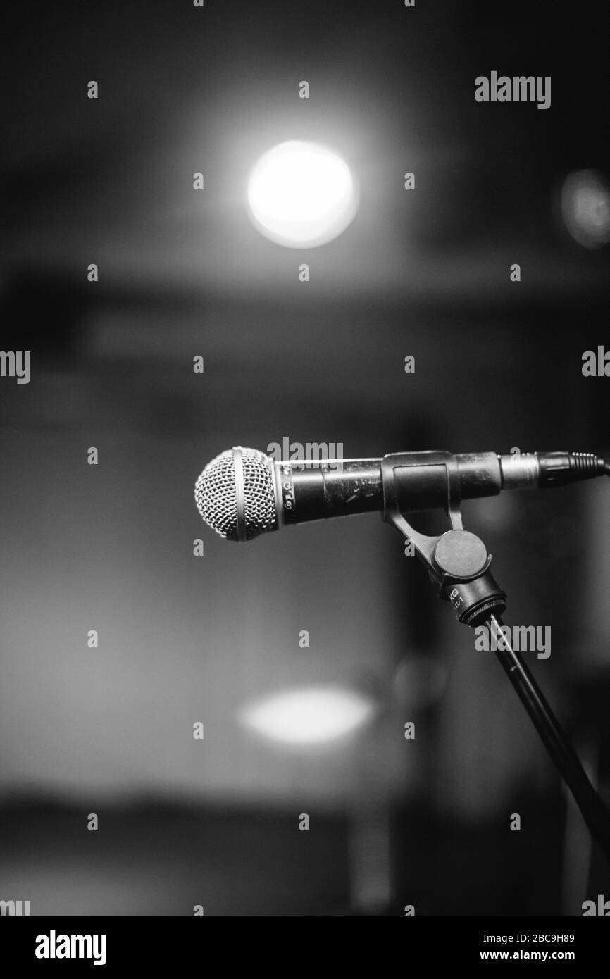 One mic hi-res stock photography and images - Alamy