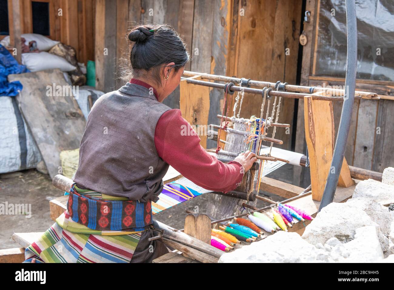 Weaving loom nepal hi-res stock photography and images - Alamy