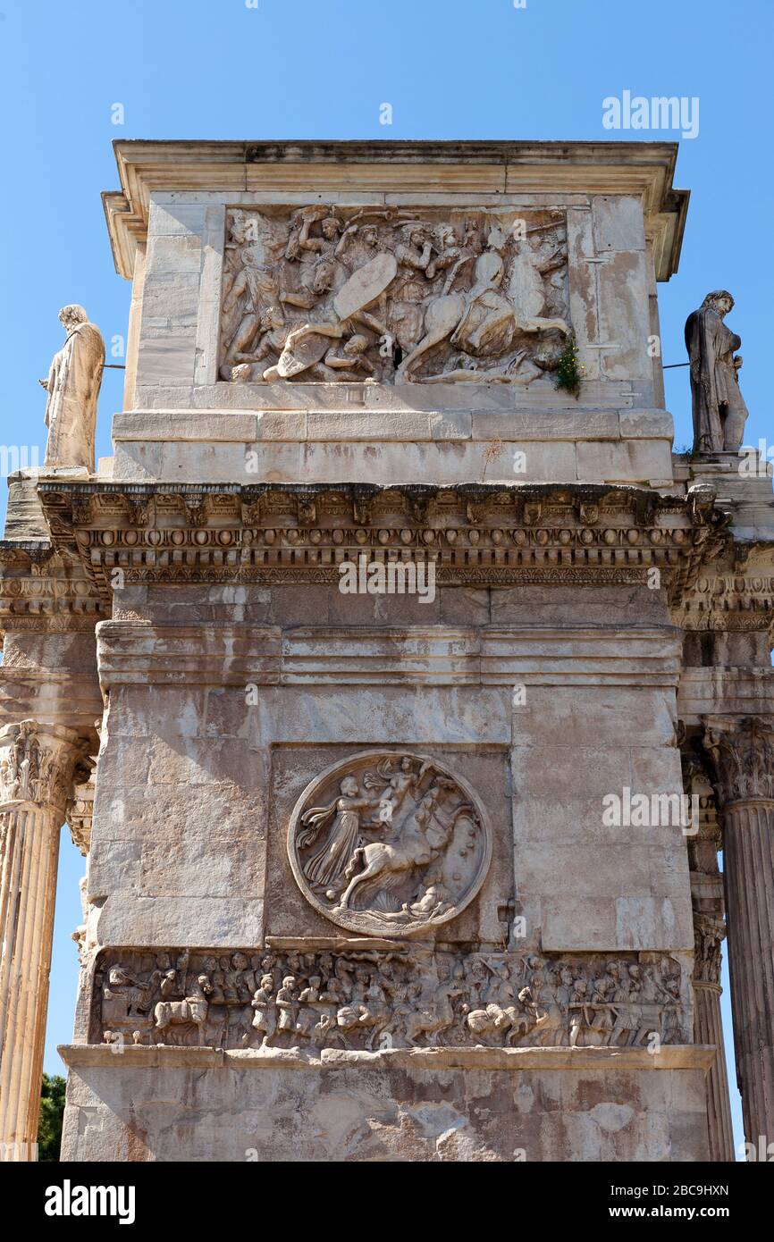 Reliefs of the arch of constantine hi-res stock photography and images ...