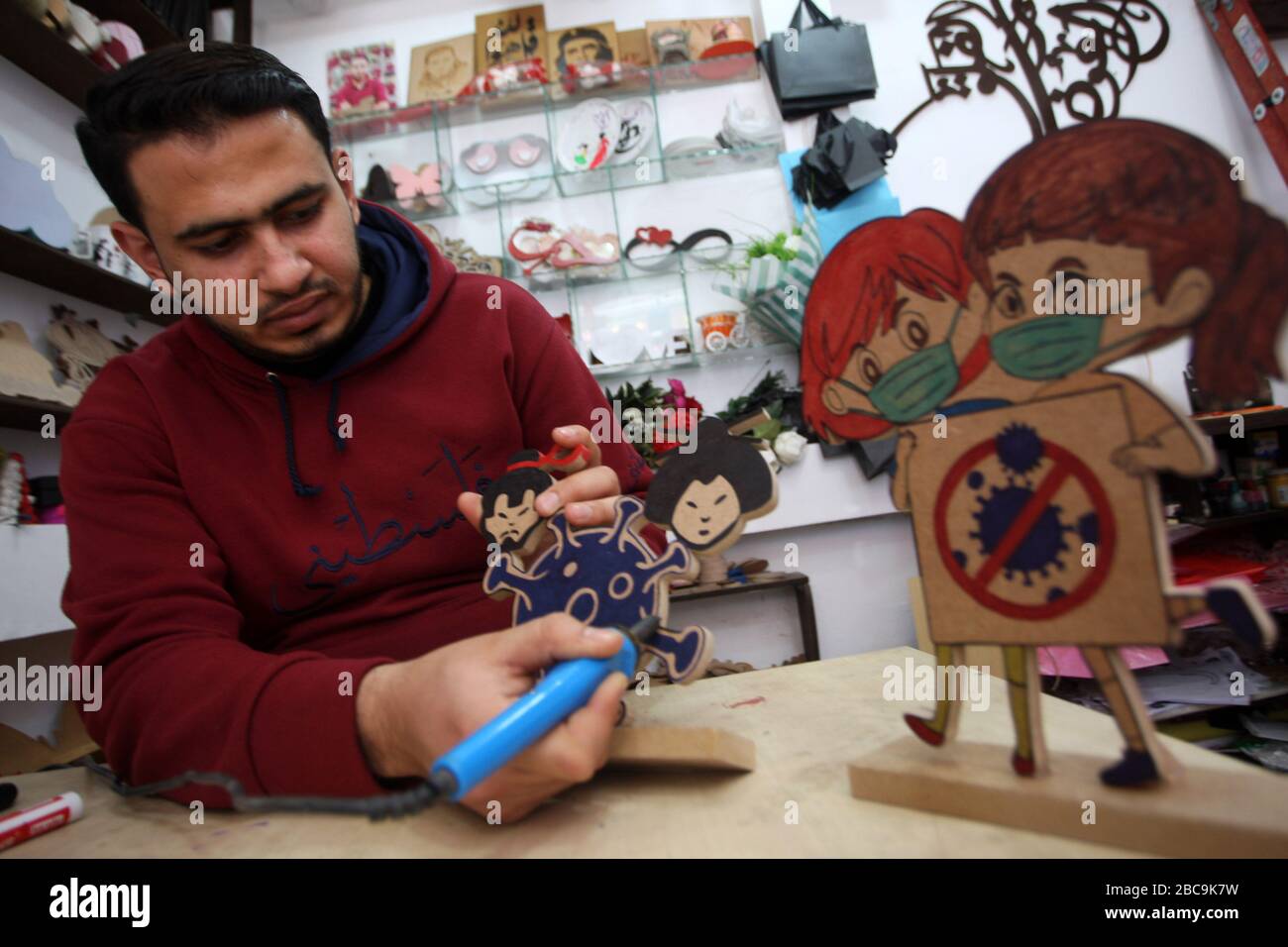 Khan Younis, Gaza. 03rd Apr, 2020. Palestinian artist Mouad Khalafallah ...