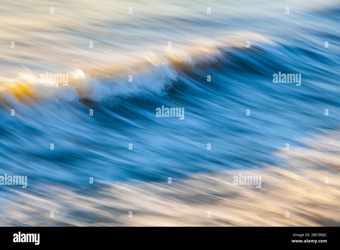 Sunlit wave sea hi-res stock photography and images - Alamy